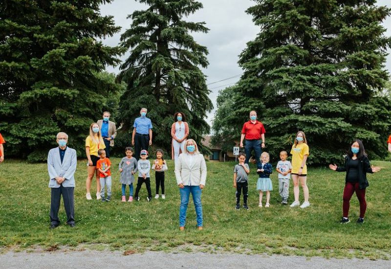 La mairesse et des conseillers de Brossard visitent un camp de jour